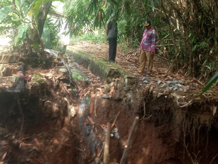 Saluran Air Irigasi Tersier Ambrol, 50 Hektare Sawah di Kecamatan Lemah ... Saluran Air Irigasi Tersier Ambrol, 50 Hektare Sawah di Kecamatan Lemah ...